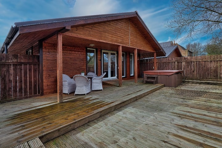 Spacious Lodge With Hot Tub & River Views (#2) - Ripon