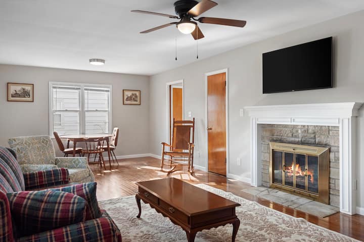 Comfortable, Quiet Place To Rest - Springfield, IL