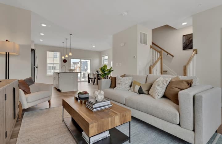 Brand New 3-bdr Townhouse-wifi - Waldorf, MD