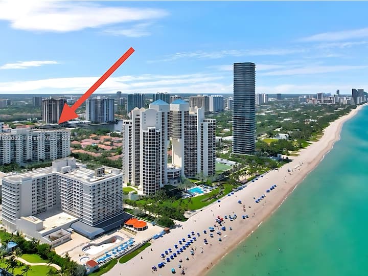 Chic 1br Condo In Sunny Isles | Balcony & Gym - Sunny Isles Beach, FL