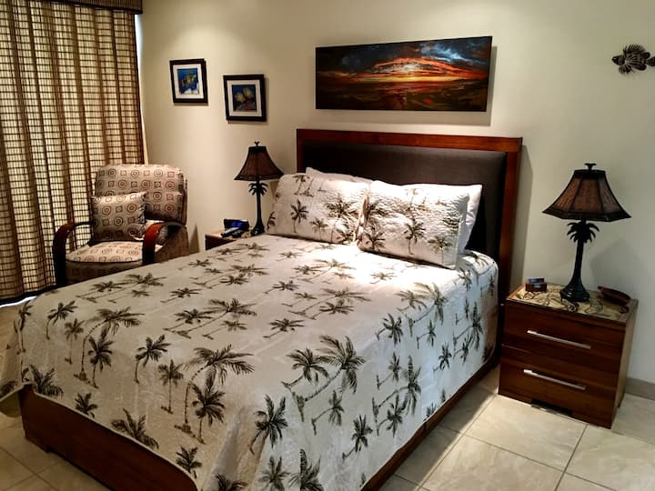 Kona Islander Inn-walk 2 Town. - Kailua-Kona, HI