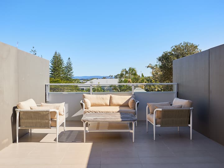 Three Bedroom Comfortable Villa Surfers Paradise - Surfers Paradise