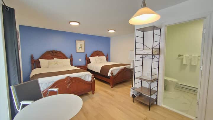 Tranquil Path – Simple, Peaceful - Sainte-Agathe-des-Monts