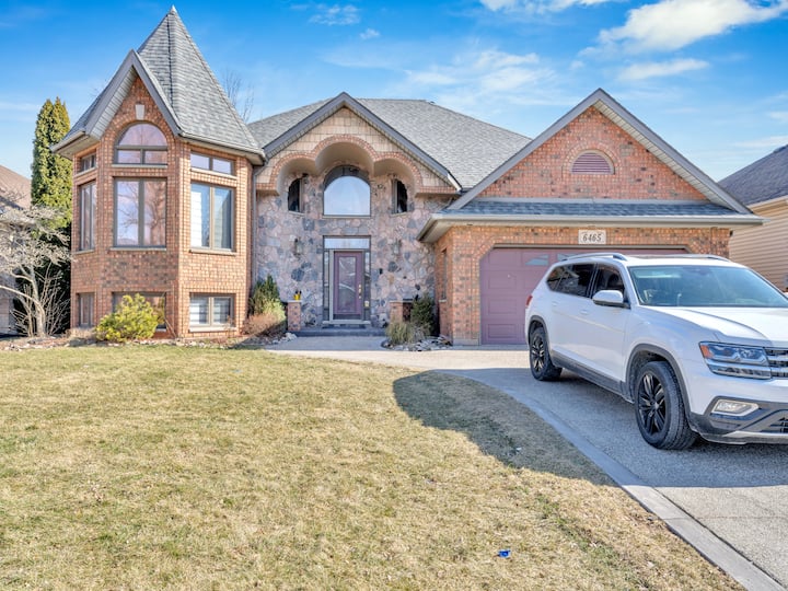 5br Getaway Near Ambassador - Windsor