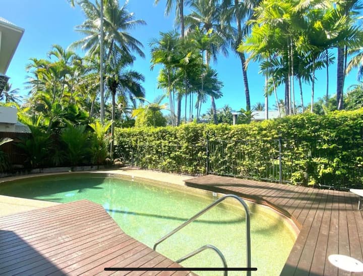 2-bedroom Apartment, Steps From The Beach & Shops - Port Douglas