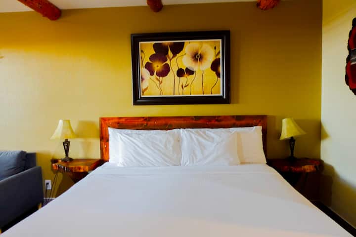 Room: King Suite - Lake Gregory Regional Park, CA