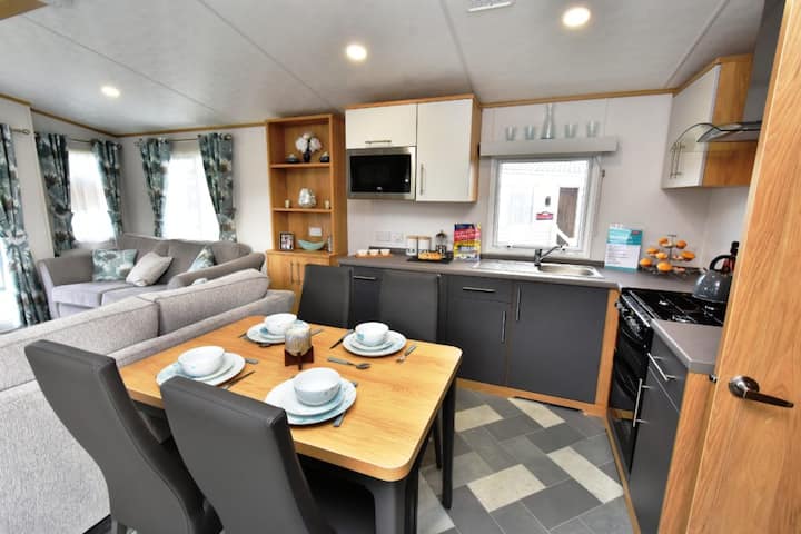 3 Bed Caravan In The Cotswolds - Cirencester