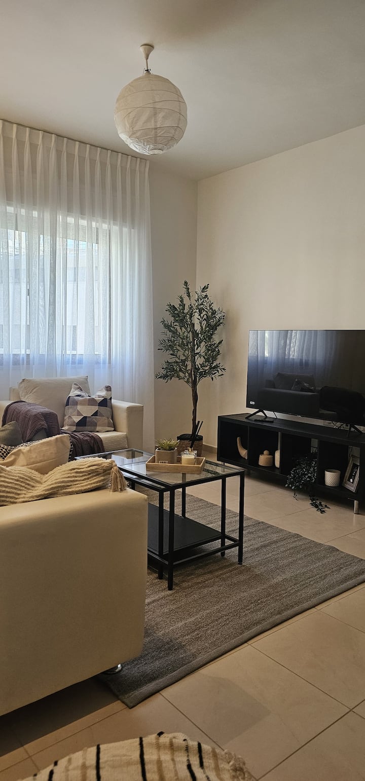 Modern One Bedroom - Prime Location Near Malls - Amman