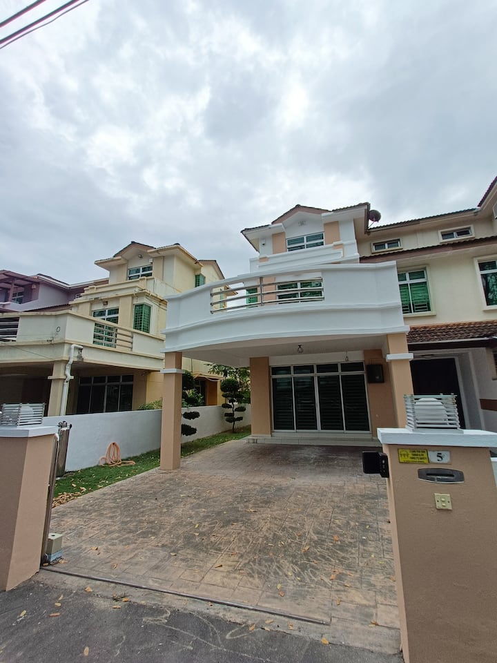 5br Semi D @ Juru Taman Cendana For 5-10pax - ペナン