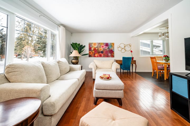 Cozy Modern 4 Bedroom Bungalow - Red Deer