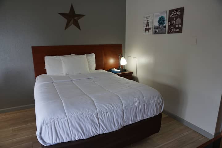 Harvest Queen Room 1 Bed - Strasburg, PA