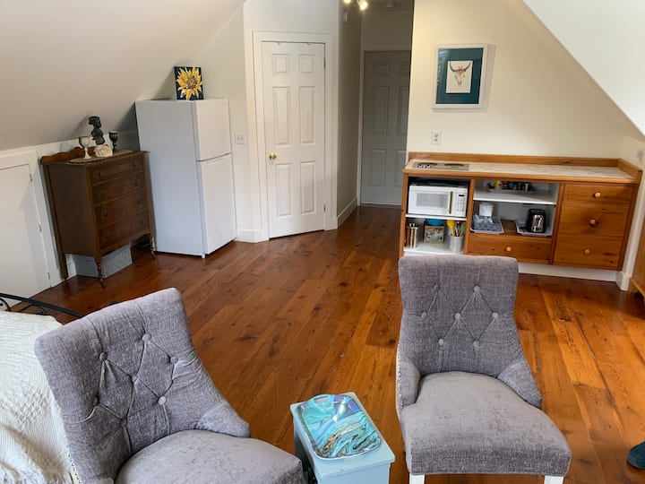 Reid's Ridge Loft Upper Flat - Shelburne