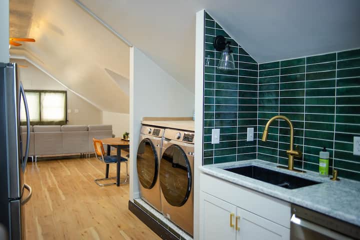 Updated And Spacious Loft In Midtown, Omaha - Omaha, NE