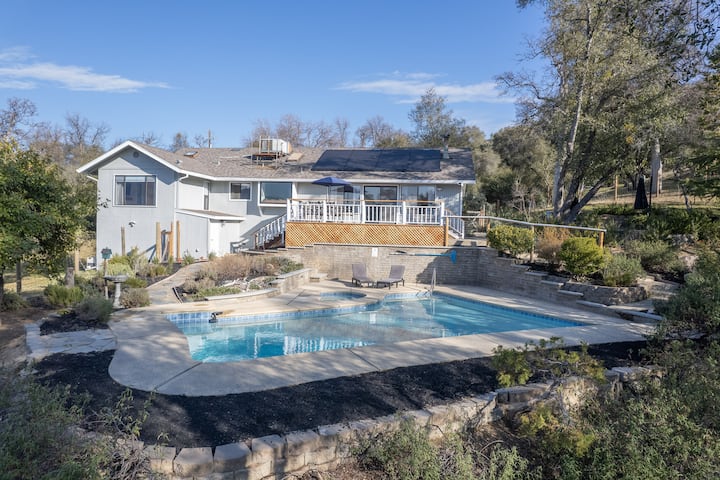Hot Tub/pool/ev-charger/game Room/views - Oakhurst, CA