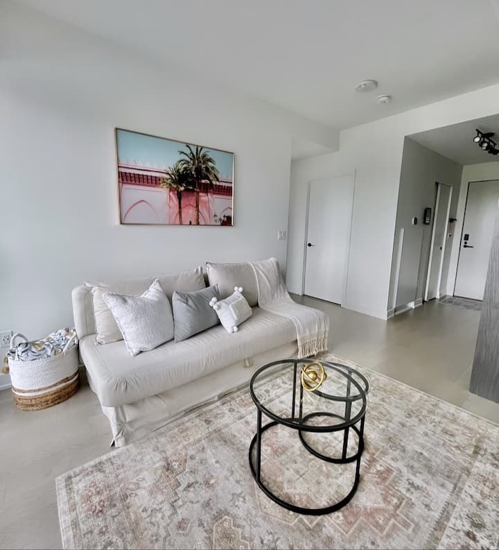 Luxury 1 Bed 1 Bath Apartment. - 