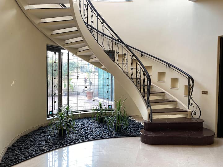 Luxurious & Modern 2 Bed Home - First Floor - Lahore