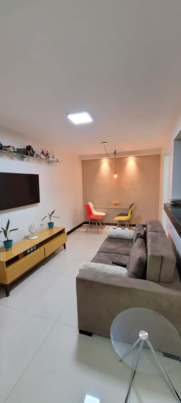 1 Quarto Espaçoso E Decorado, Frente Ao Taguapark. - Taguatinga