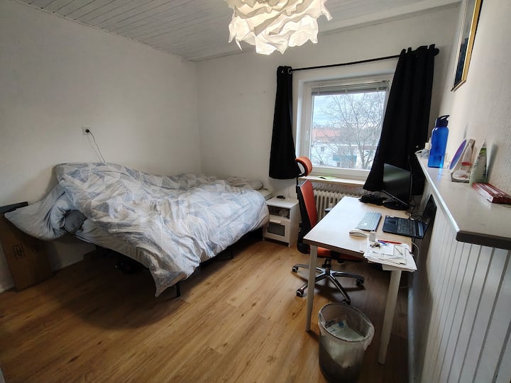 Shared Apt Room Near U8residenzs - Berlin
