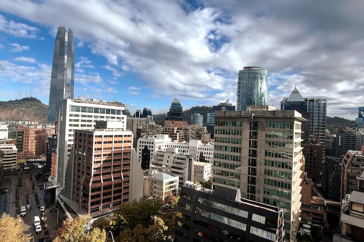 A Pasos Del Metro Y En El Corazón De El Golf - Las Condes