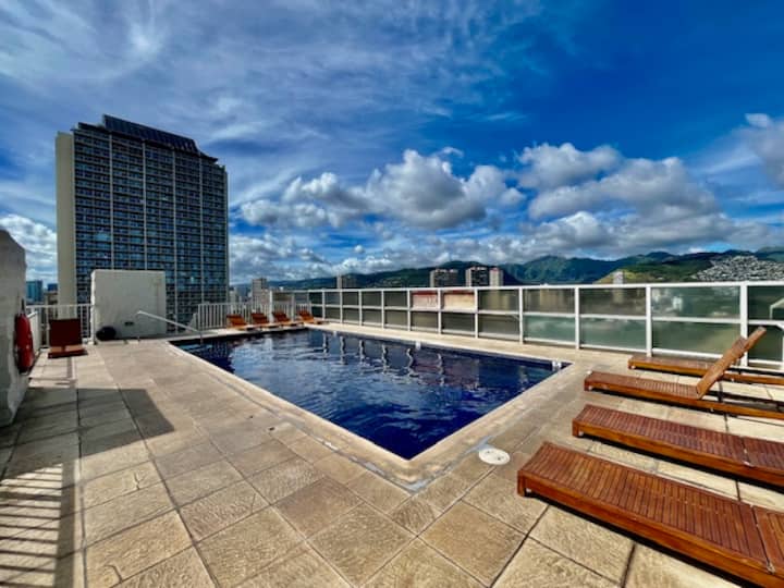 Beautiful Condos In The Heart Of Waikiki Beach - Honolulu, HI