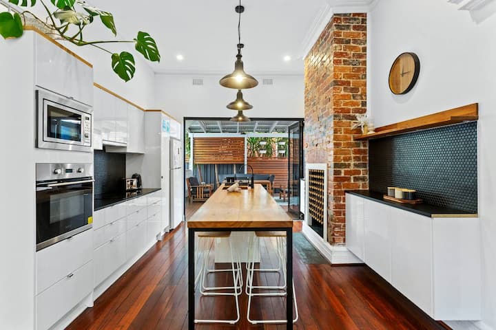 Stylish Renovated Cottage - Perth