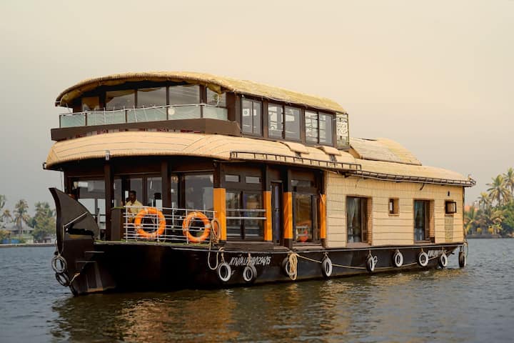 Royal Boathouse - Alappuzha