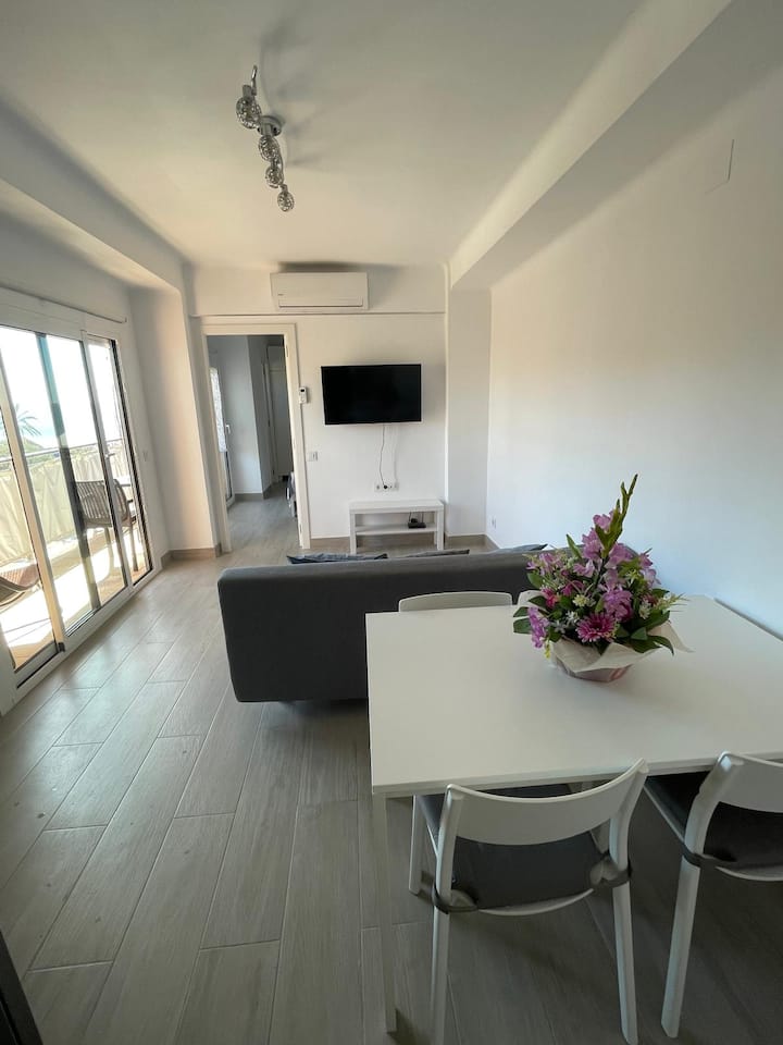 Seaview Right In Front Of The Beach - Calella