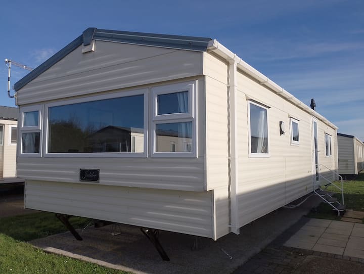 Static Caravan By The Sea - Dungeness