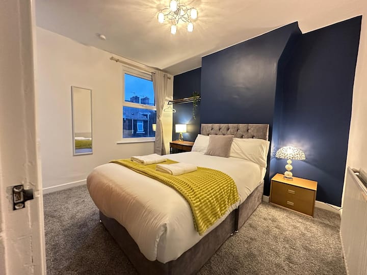 3 Mins To Anfield | Garden | Mosaic Art House - Liverpool