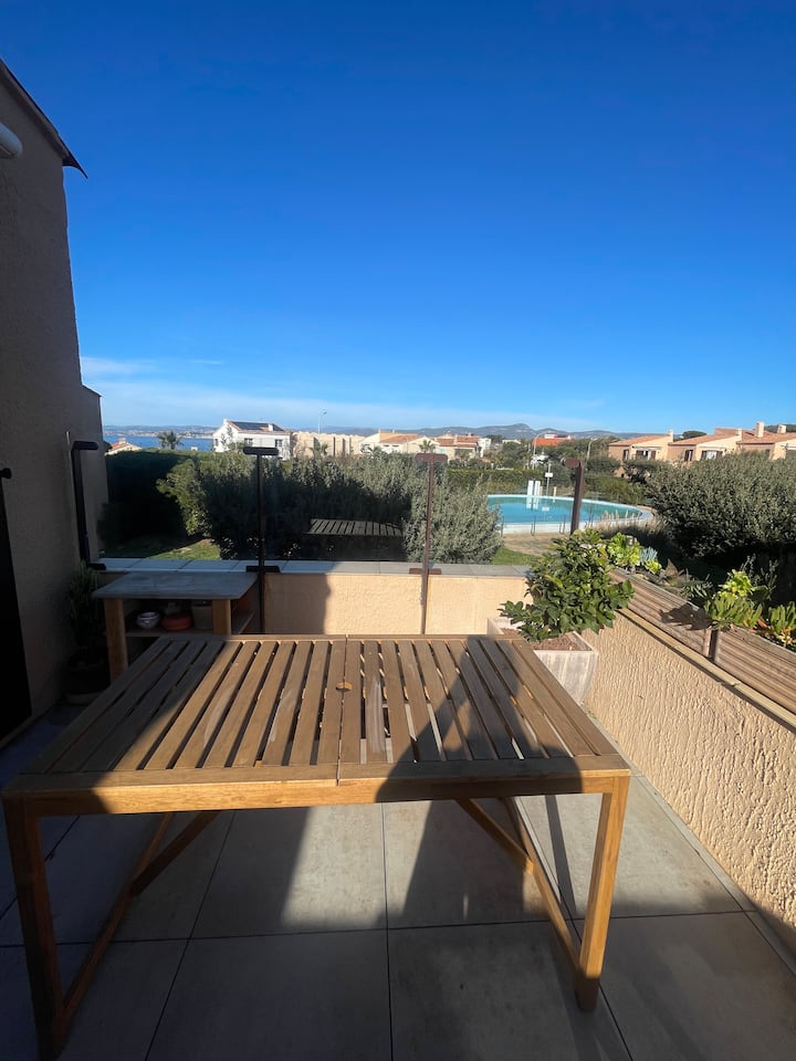 Appartement Avec Accès Mer Et Piscine Au Brusc - Six-Fours-les-Plages