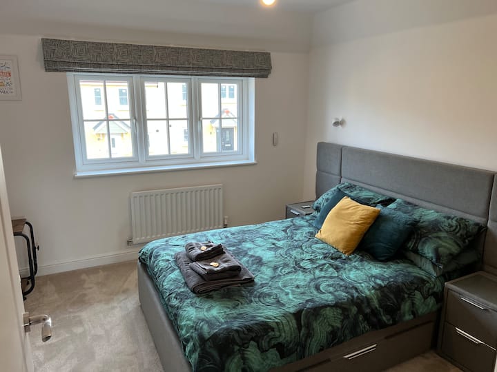 Double Bedroom And Bathroom In Comfortable Home. - Okehampton