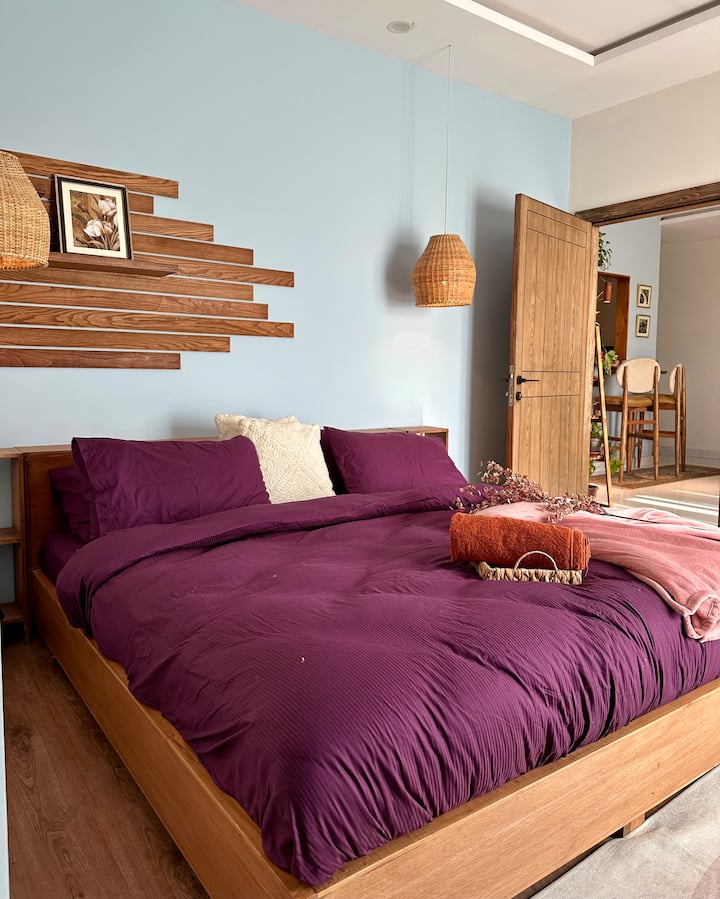 Opus | Gulberg3 | Spacious 2bed | Gym |Roof Access - Lahore