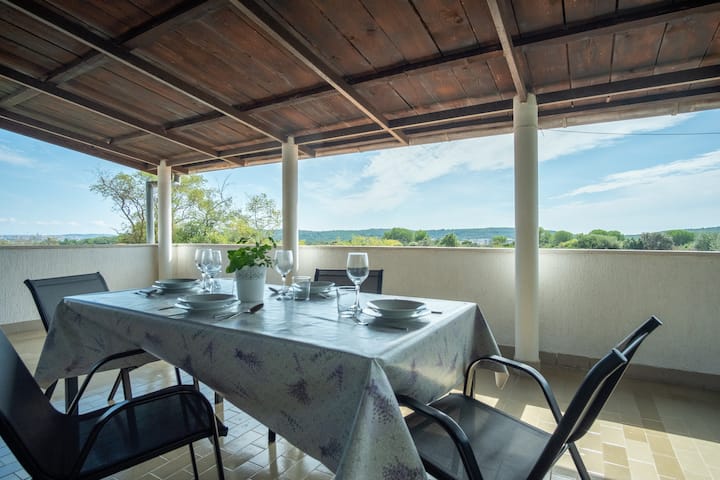 Spacious Apartment + Private Terrace (Apt Inka) - Banjole