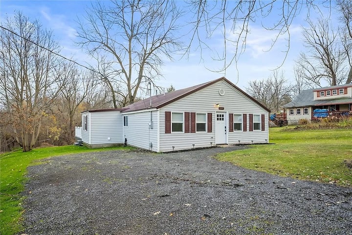 The Honey Hole Cottage - Sodus Point, NY