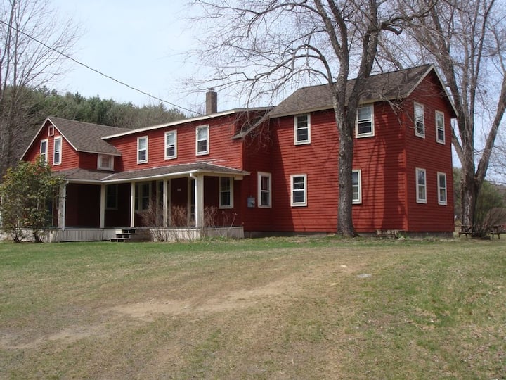 Big Red Farm House In The Berkshires - Tolland State Forest, East Otis