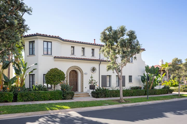 Luxury Home In Crystal Cove - Newport Beach, CA