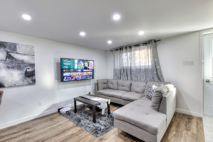 Fully New And Comfy ! Welcome - Montreal