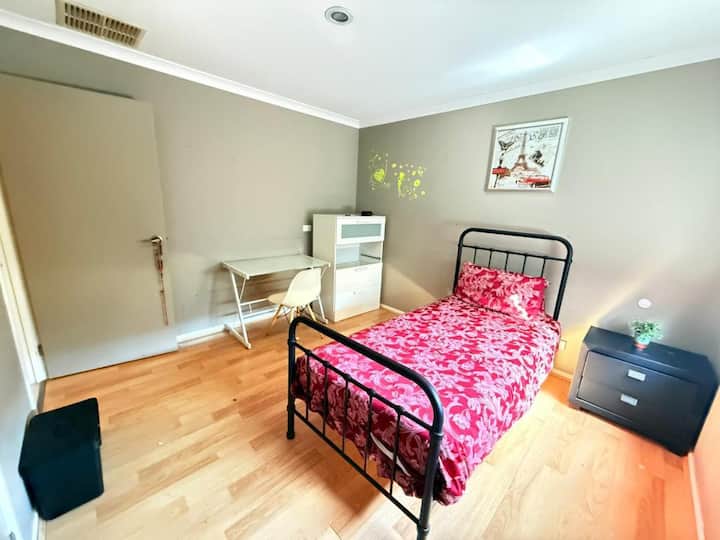 2 Rooms In Shared Accommodation - Cranbourne