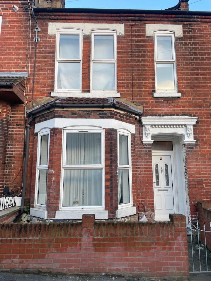 Entire House | 5 Beds | Southampton City - Southampton, UK