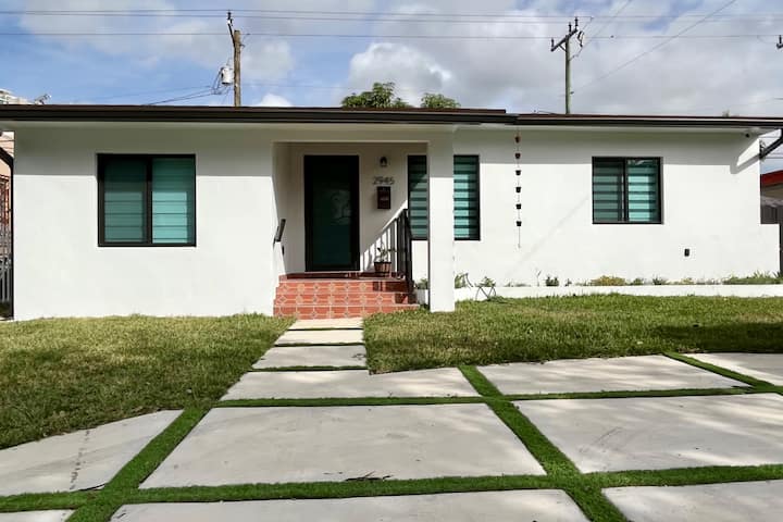 Casa Delia – Your Modern Oasis In Little Havana - Miami