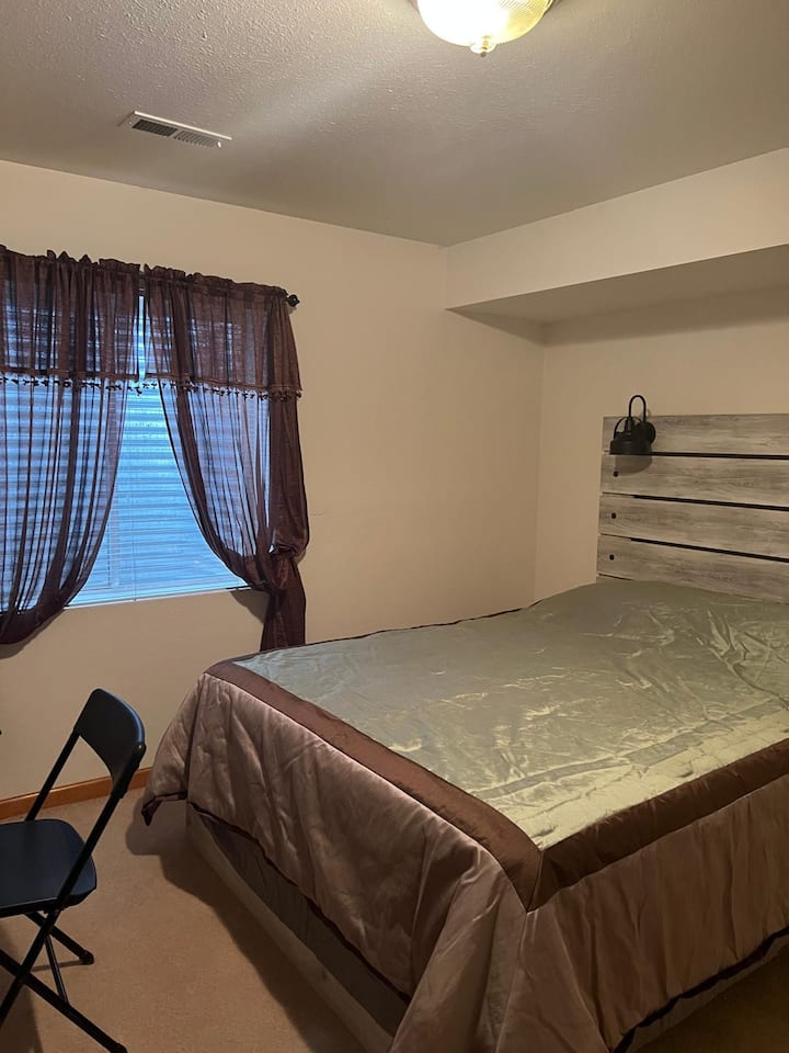 Private Bedroom # 3 In The House - Pueblo, CO