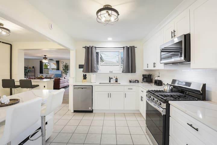 Dazzling Des Plaines - Des Plaines, IL