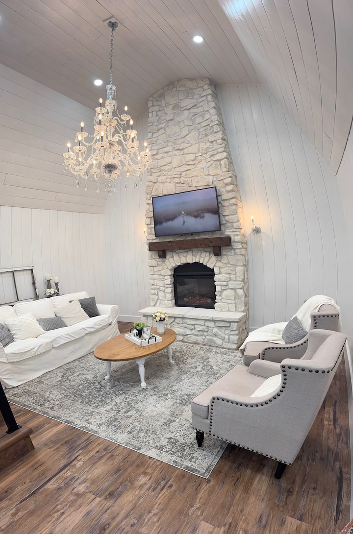 White Barn Retreat - Meridian, ID