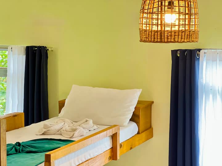 The Hostel At Garden Of Eden - Puerto Galera