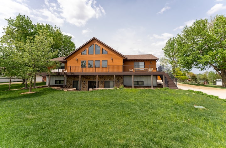 Hot Tub+pool Table+basketball Court+2 Master Suite - Sioux Falls, SD