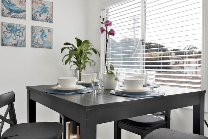 Cozy, Luxurious, Oasis Parking - Santa Monica, CA