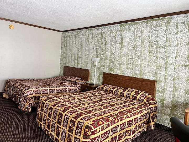 2 Queen Beds Non-smoking | Devils Lake Inn By Oyo - Devils Lake, ND