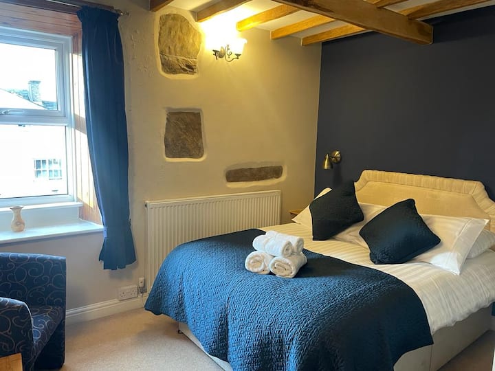 Standard Double Room | Oyo The Board Inn - Hawes