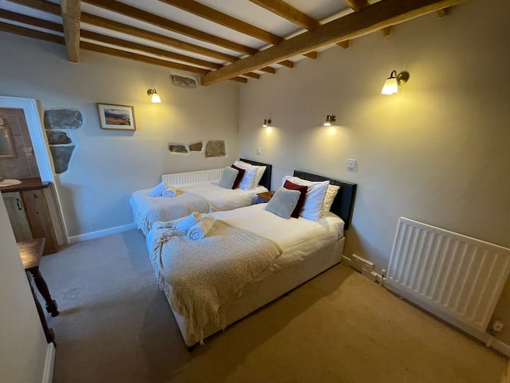Standard Twin Room | Oyo The Board Inn - Hawes