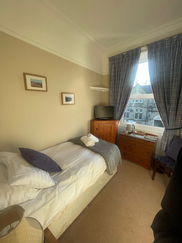 Single Room With Bathroom Outside Of Room|boardinn - Hawes
